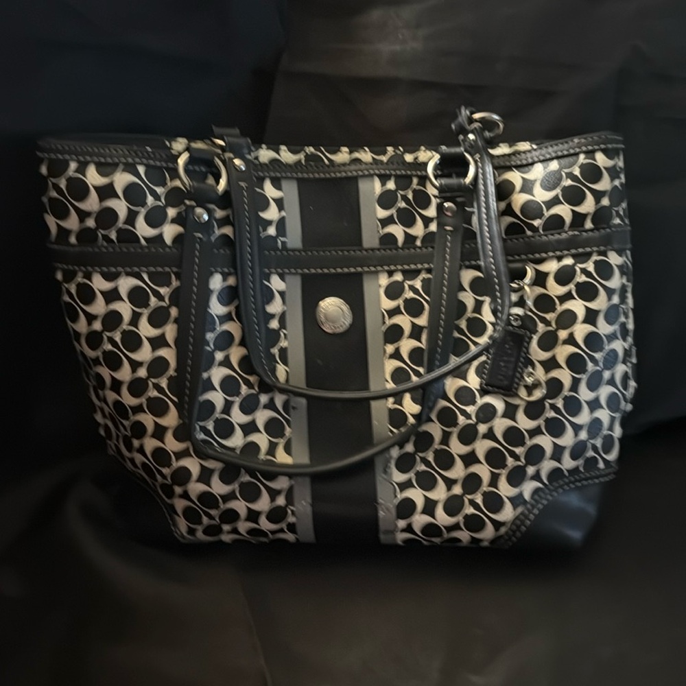 Coach Signature Chelsea Black White Shoulder Bag Preo… - Gem